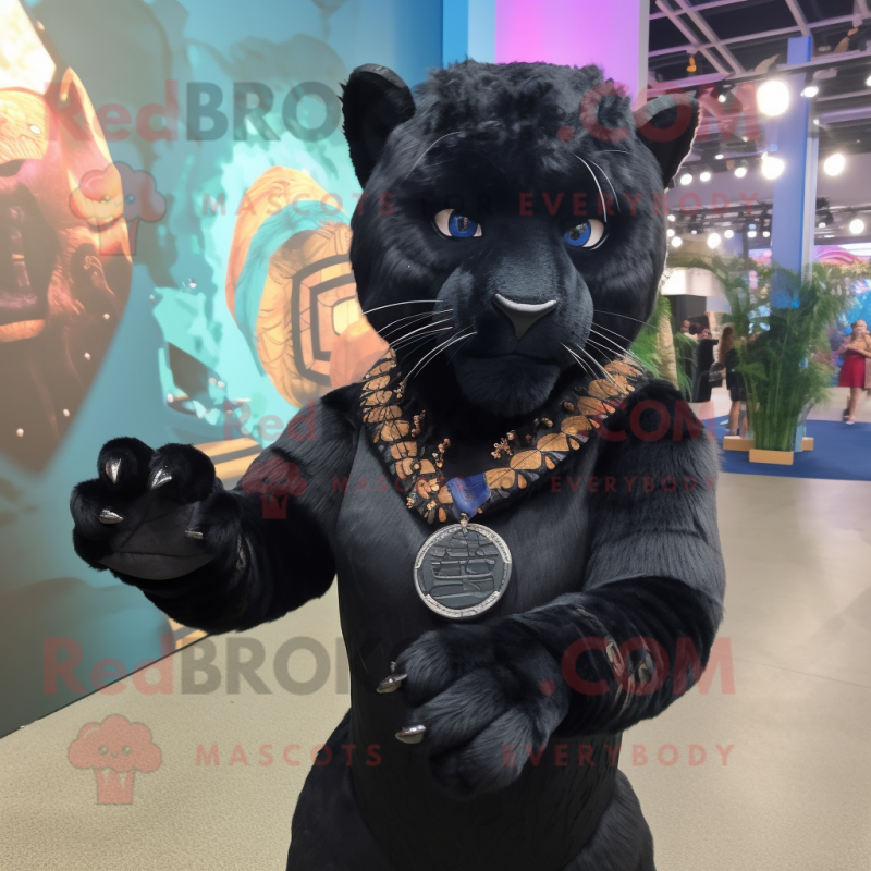 Personagem de fantasia de mascote de Pantera Negra vestido com um ...