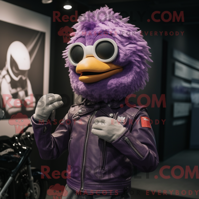 Purple Fried Chicken mascottekostuum, gekleed met een motorjas en ...