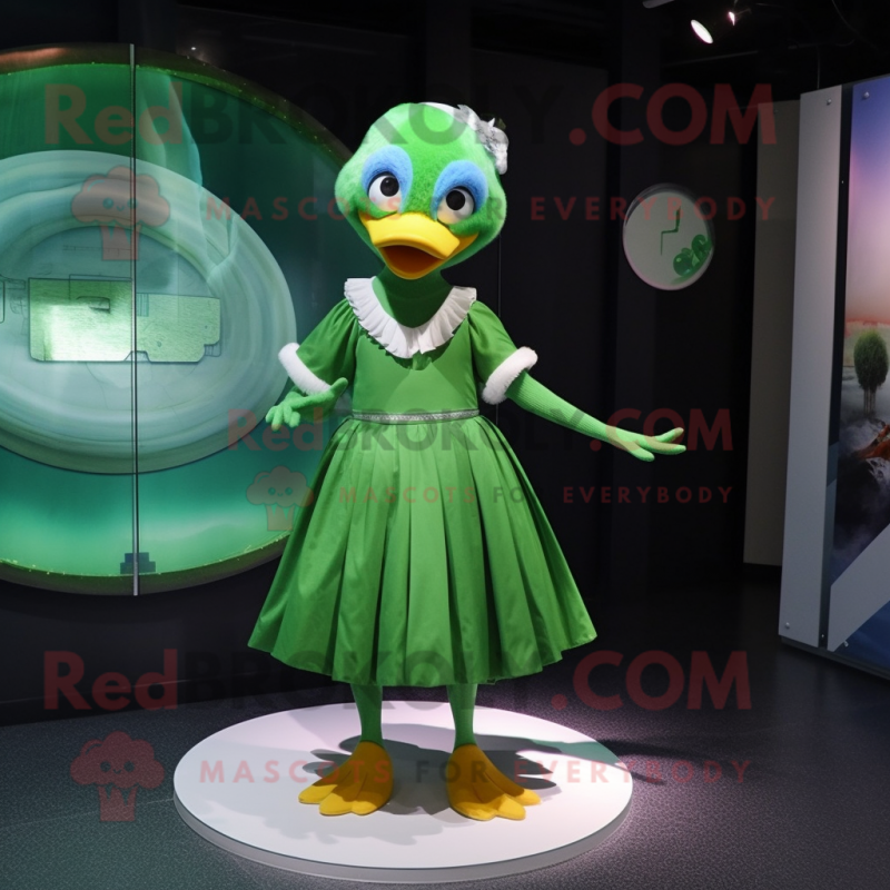 Personnage de costume de mascotte Green Gosling habillé d'une jupe ...